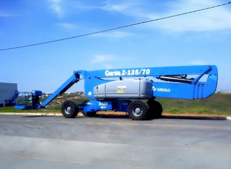 Plataforma com Lança Articulada Genie Z135/70 para Alugar - Guindastes ...