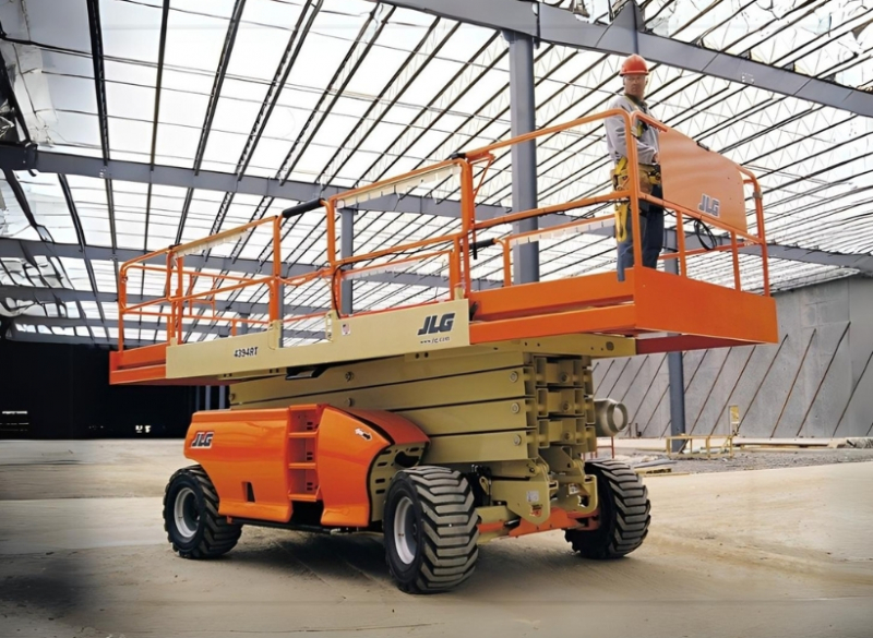 Plataforma Tesoura (PTA/ PEMT) JLG 4394 RT para Montagem de Pré ...